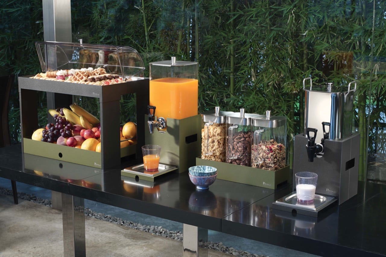 Tavoli, sedie per il catering, articoli per la tavola e il buffet